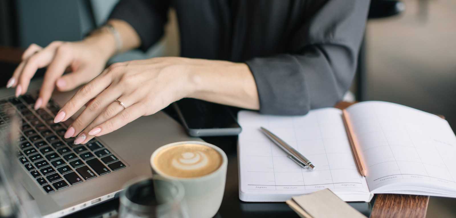 What You Can Outsource to a Virtual Assistant as a Writer | Barefoot Writer